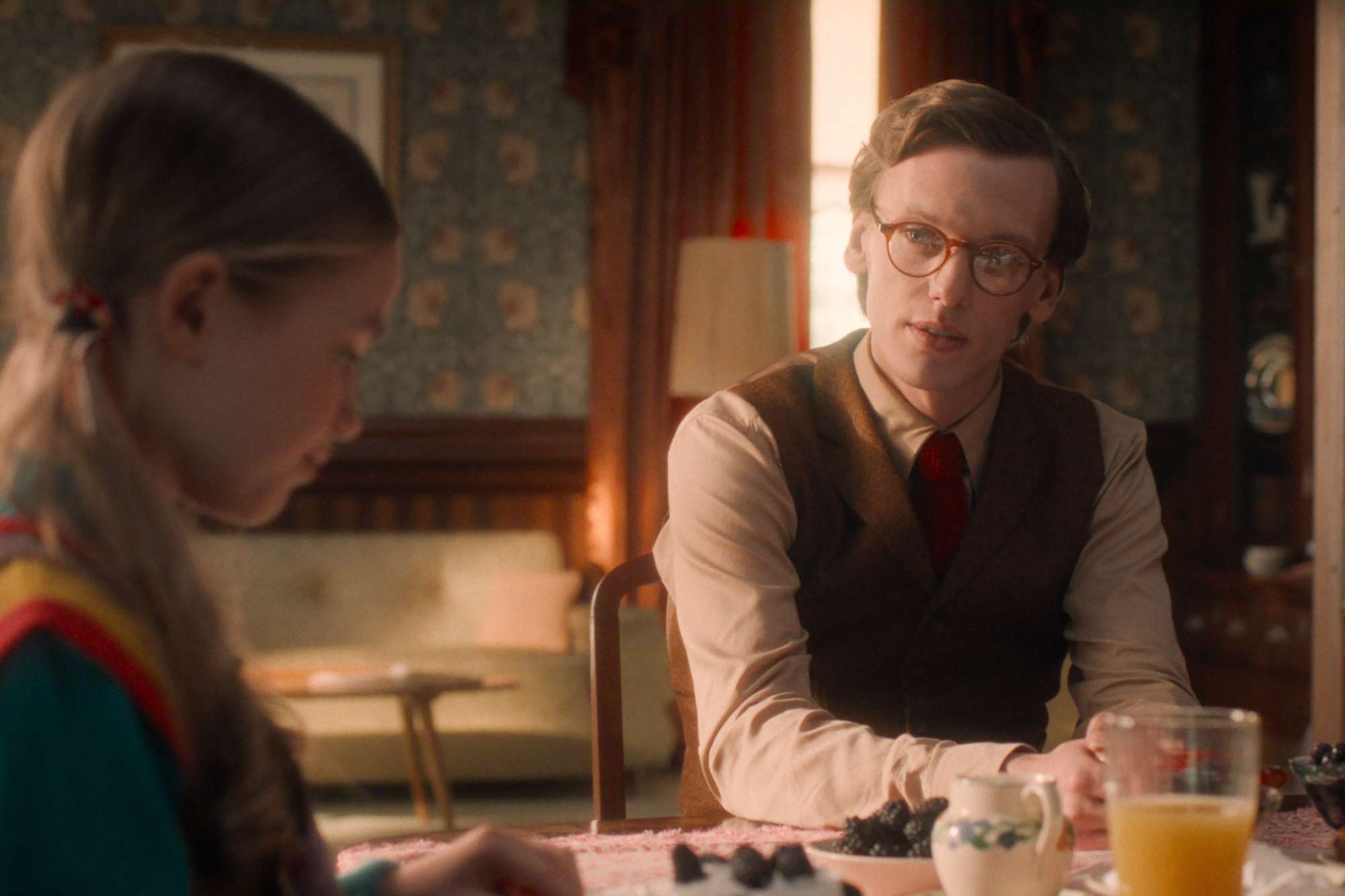 Jamie Campbell Bower Shocks Broadway With Surprise Appearance in ...